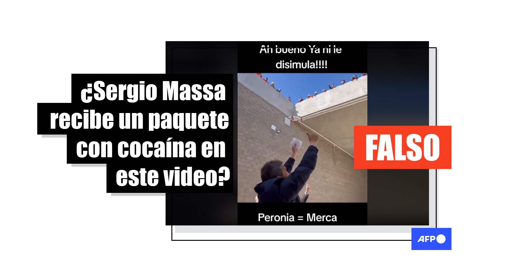 El candidato argentino Sergio Massa recibe una bolsa con cartas en este ...