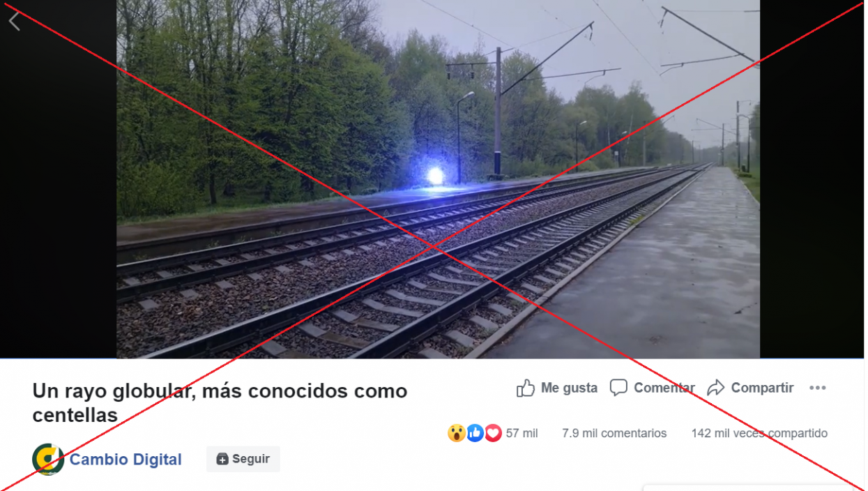 El video de una luz cruzando unas vías de tren muestra efectos visuales ...